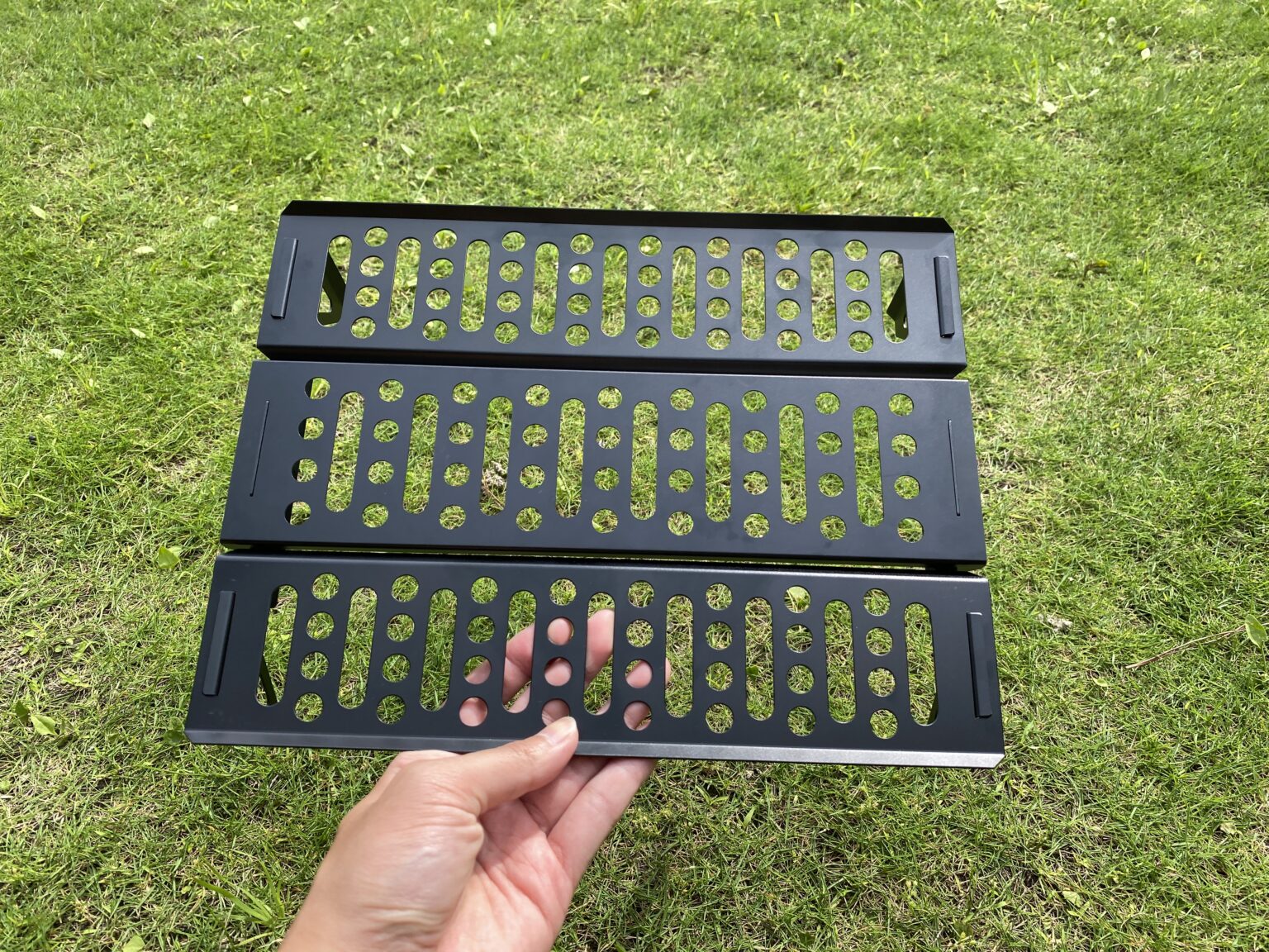 【アルミULテーブル】なんと178g!?超軽量&コンパクトな最強ソロテーブル！ | あきとぶ