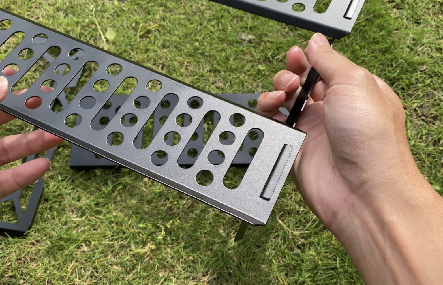 【アルミULテーブル】なんと178g!?超軽量&コンパクトな最強ソロテーブル！ | あきとぶ