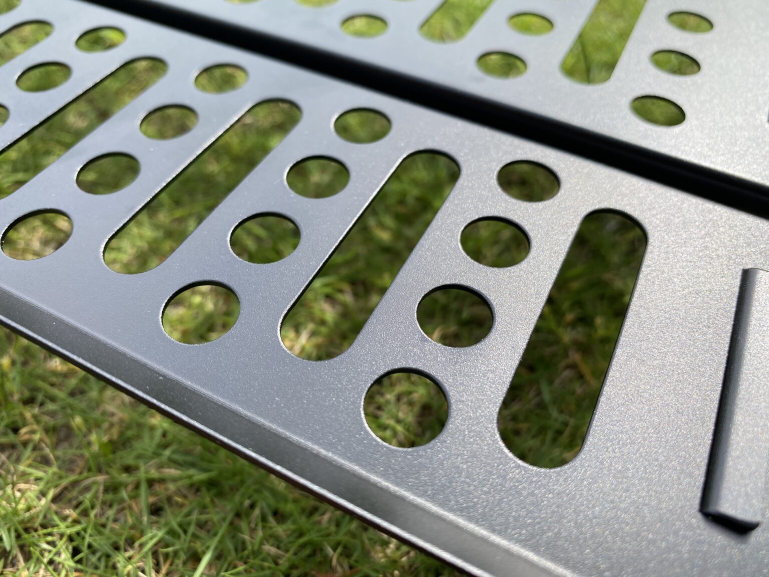 【アルミULテーブル】なんと178g!?超軽量&コンパクトな最強ソロテーブル！ | あきとぶ