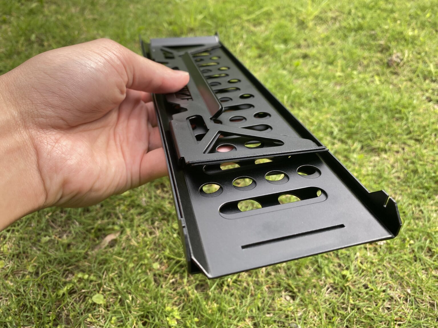 【アルミULテーブル】なんと178g!?超軽量&コンパクトな最強ソロテーブル！ | あきとぶ