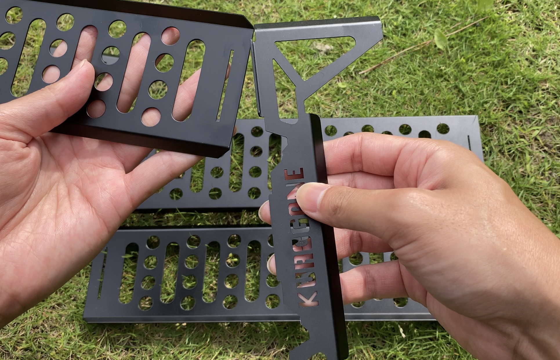 【アルミULテーブル】なんと178g!?超軽量&コンパクトな最強ソロテーブル！ | あきとぶ